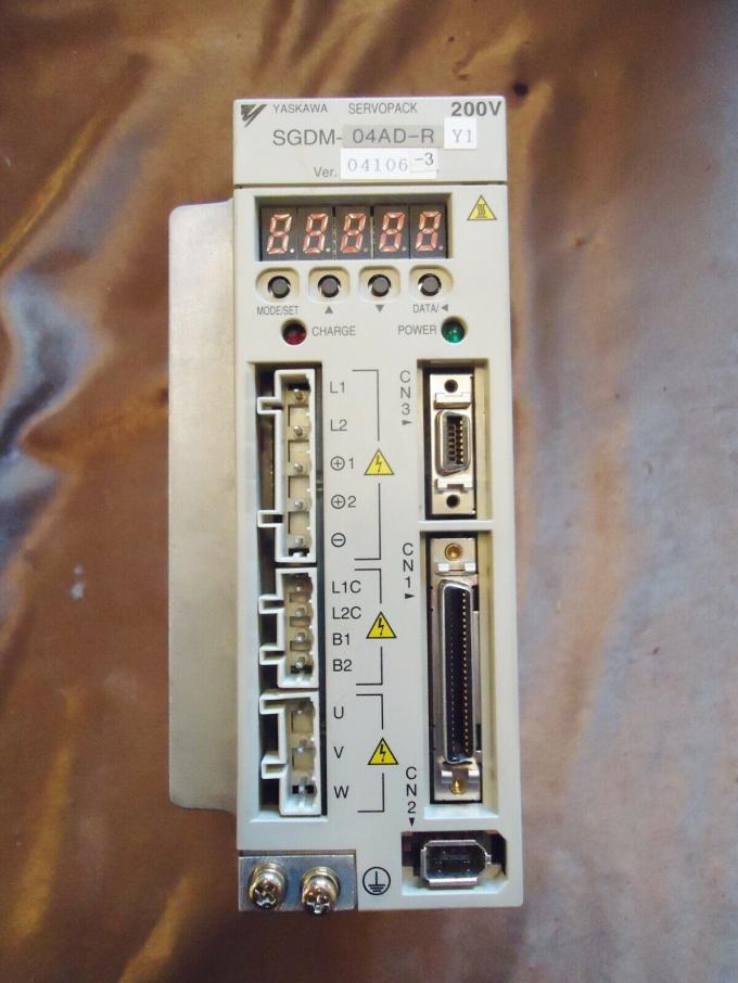 Yaskawa SGDM-04AD-R AC SERVO AMPLIFIER 200-230V 5.5A 0.4KW NEW
