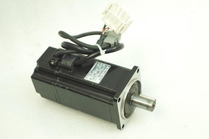 Yaskawa SGMAH-04AAA61 AC SERVO MOTOR 400W 200V 3000RPM 2.8A NEW