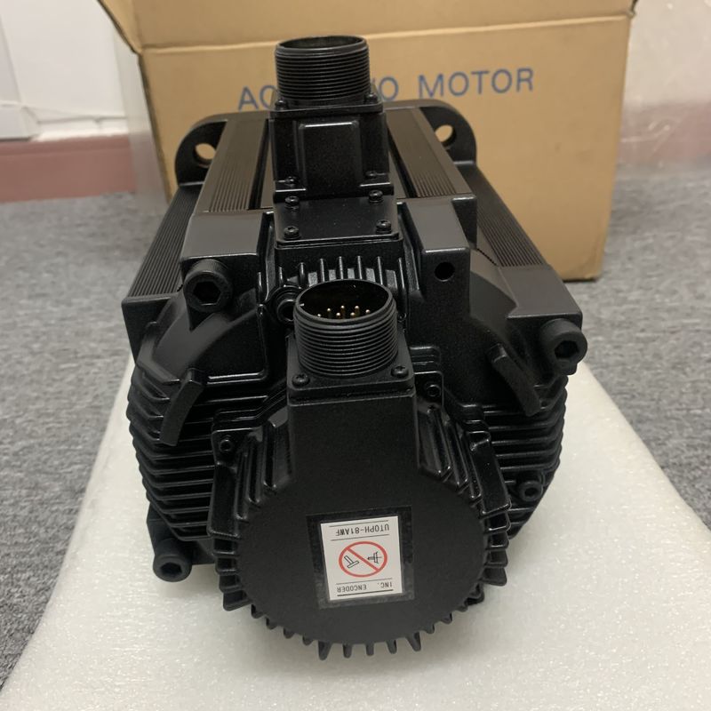 Yaskawa SGMG-44V2AAC AC SERVO MOTOR 4.4KW 200V 32.8A 1500RPM NEW