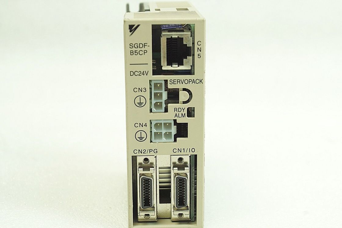 Yaskawa SGDF-B5CP AC SERVO AMPLIFIER 2.4/2.9A 0-24V 30W 3 PHASE NEW