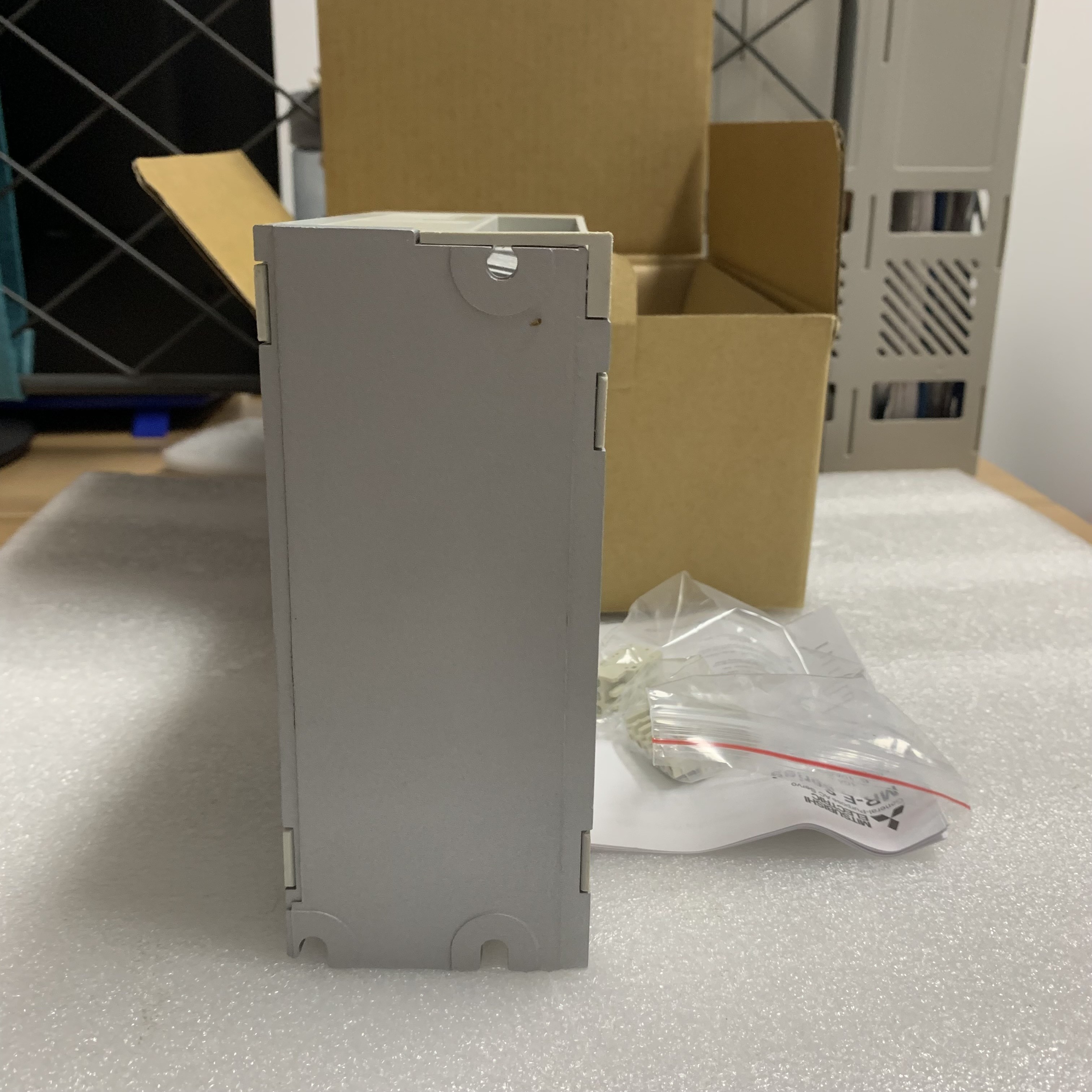 Mitsubishi MR-E-70A-QX002 Servo Amplifier 750W 5.8A 3 PHASE 200-230V 50/60HZ MR-E SERIES NEW AND ...