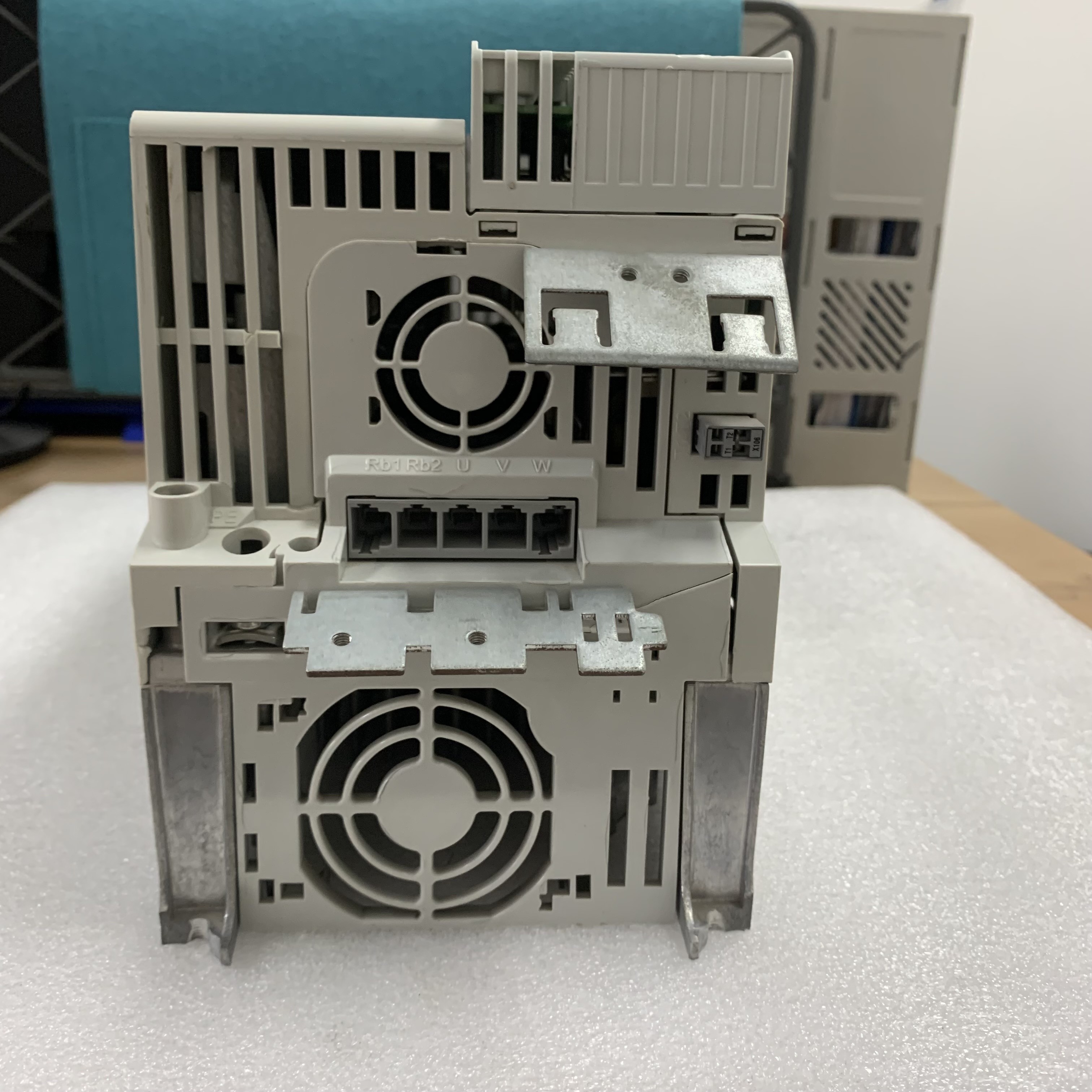 LENZE E84AVTCE7524SX0 FREQUENCY INVERTER DRIVE 8400 SERIES 7.5KW NEW